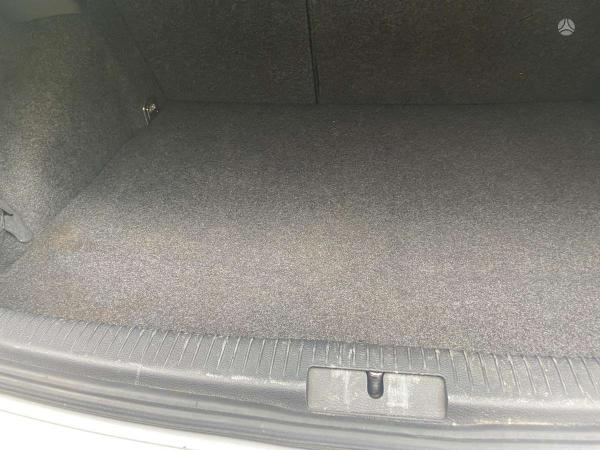 Grey Volkswagen Golf 2005 in Kaunas, with an engine capacity of 1.90 L and mileage of 240 thousand km for 1750 €, photo 9 on AUTOMOTO.COM.LV