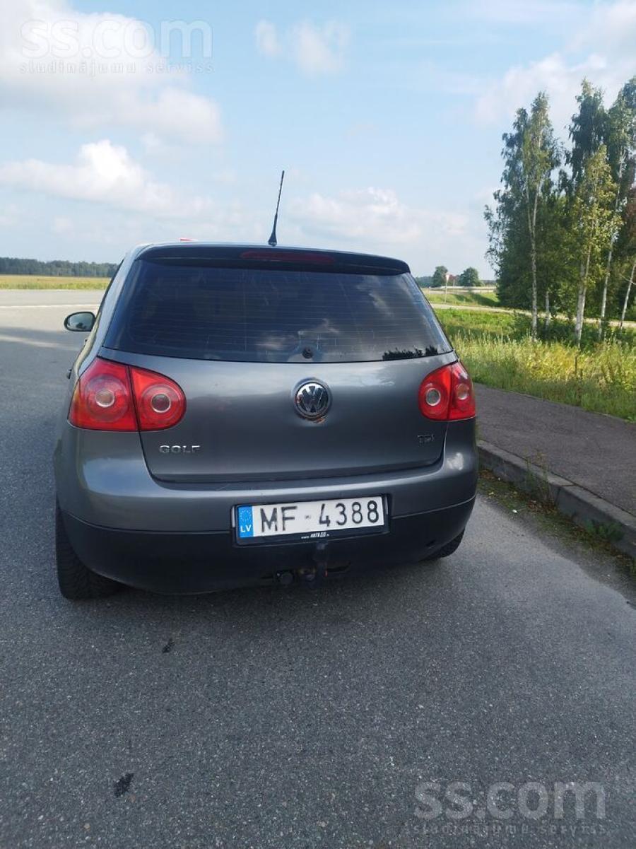 Pelēks Volkswagen Golf 2005 Liepāja, ar dzinēja tilpumu 1.90 L un nobraukumu 368 tūkst. km par 970 €, foto 4 vietnē AUTOMOTO.COM.LV