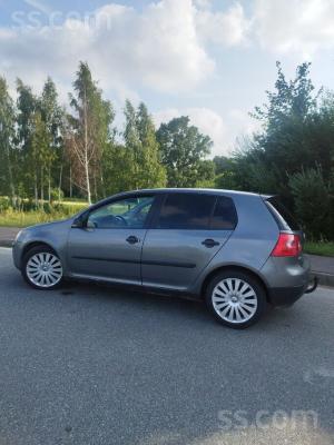 Pelēks Volkswagen Golf 2005 Liepāja, ar dzinēja tilpumu 1.90 L un nobraukumu 368 tūkst. km par 970 €, foto 5 vietnē AUTOMOTO.COM.LV
