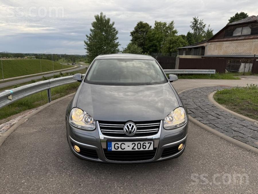 Pelēks Volkswagen Golf 2006 Daugavpils, ar dzinēja tilpumu 1.60 L un nobraukumu 351 tūkst. km par 1650 €, foto 3 vietnē AUTOMOTO.COM.LV
