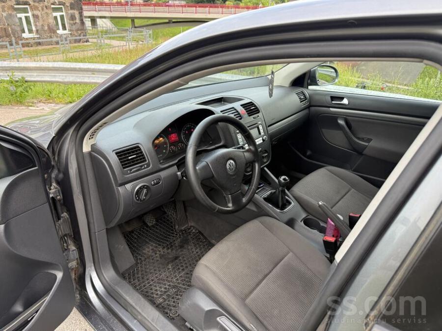 Pelēks Volkswagen Golf 2006 Daugavpils, ar dzinēja tilpumu 1.60 L un nobraukumu 351 tūkst. km par 1650 €, foto 10 vietnē AUTOMOTO.COM.LV