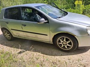 Pelēks Volkswagen Golf 2008 Rīga, ar dzinēja tilpumu 1.90 L un nobraukumu 300 tūkst. km par 850 €, foto 3 vietnē AUTOMOTO.COM.LV