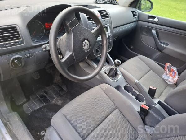 Pelēks Volkswagen Golf 2008 Rīga, ar dzinēja tilpumu 1.90 L un nobraukumu 300 tūkst. km par 850 €, foto 5 vietnē AUTOMOTO.COM.LV