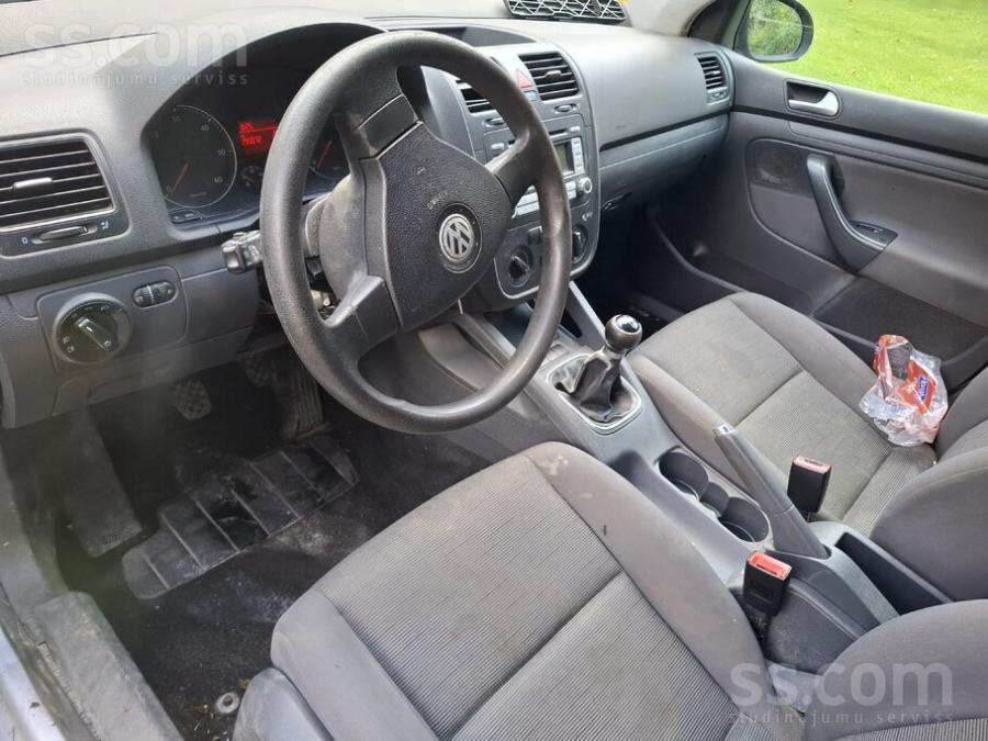 Pelēks Volkswagen Golf 2008 Rīga, ar dzinēja tilpumu 1.90 L un nobraukumu 300 tūkst. km par 850 €, foto 6 vietnē AUTOMOTO.COM.LV