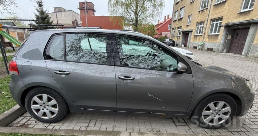 Grey Volkswagen Golf 2009 in Liepaja, with an engine capacity of 1.40 L and mileage of 253 thousand km for 3300 €, photo 5 on AUTOMOTO.COM.LV