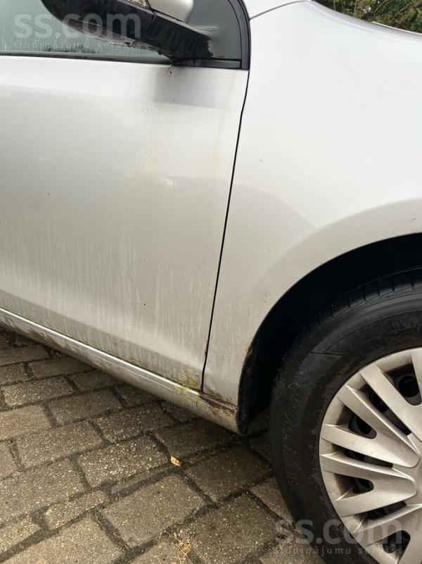 Pelēks Volkswagen Golf 2010 Rīga, ar dzinēja tilpumu 1.40 L un nobraukumu 236 tūkst. km par 2400 €, foto 5 vietnē AUTOMOTO.COM.LV