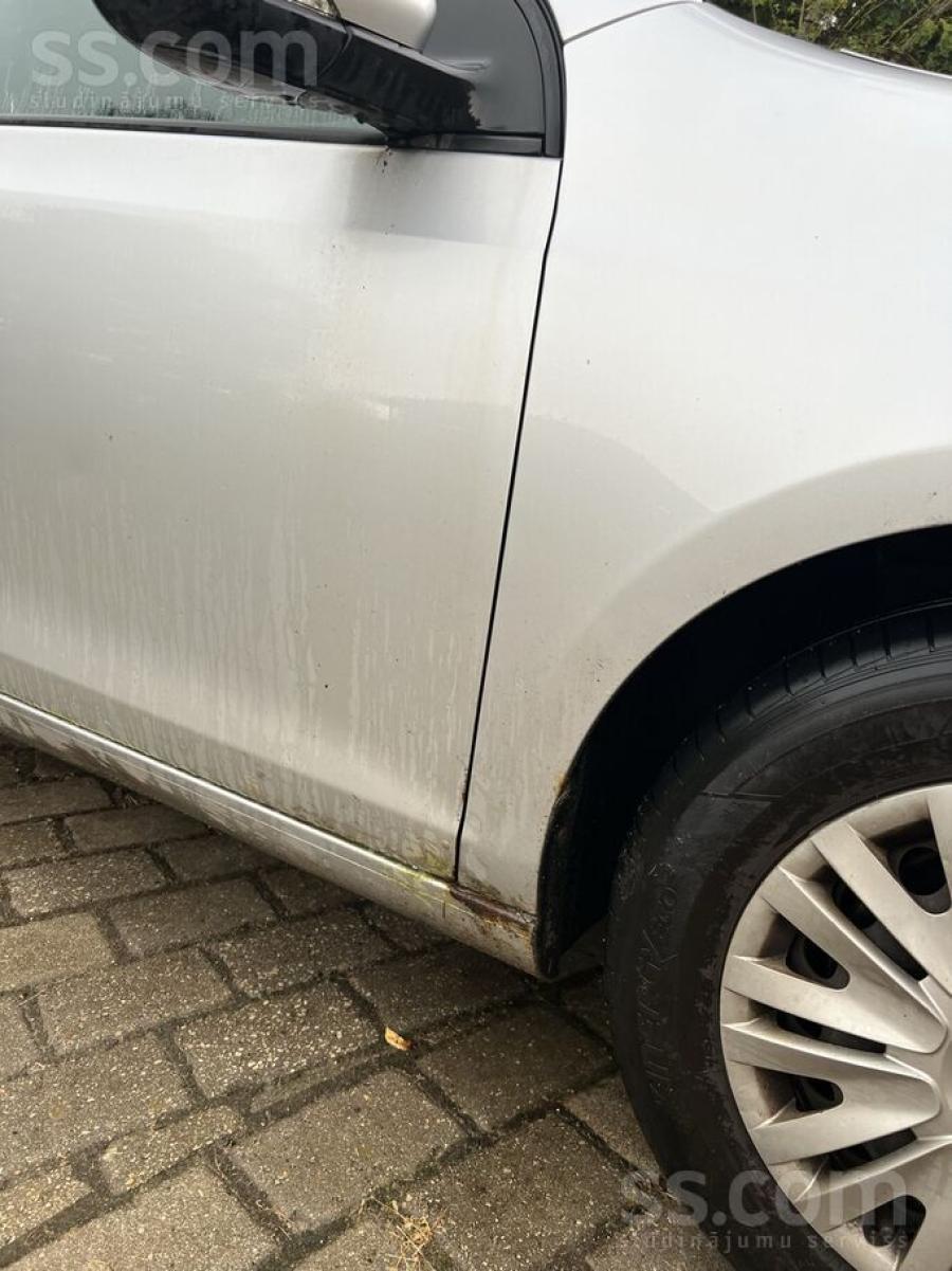 Pelēks Volkswagen Golf 2010 Rīga, ar dzinēja tilpumu 1.40 L un nobraukumu 236 tūkst. km par 2400 €, foto 6 vietnē AUTOMOTO.COM.LV