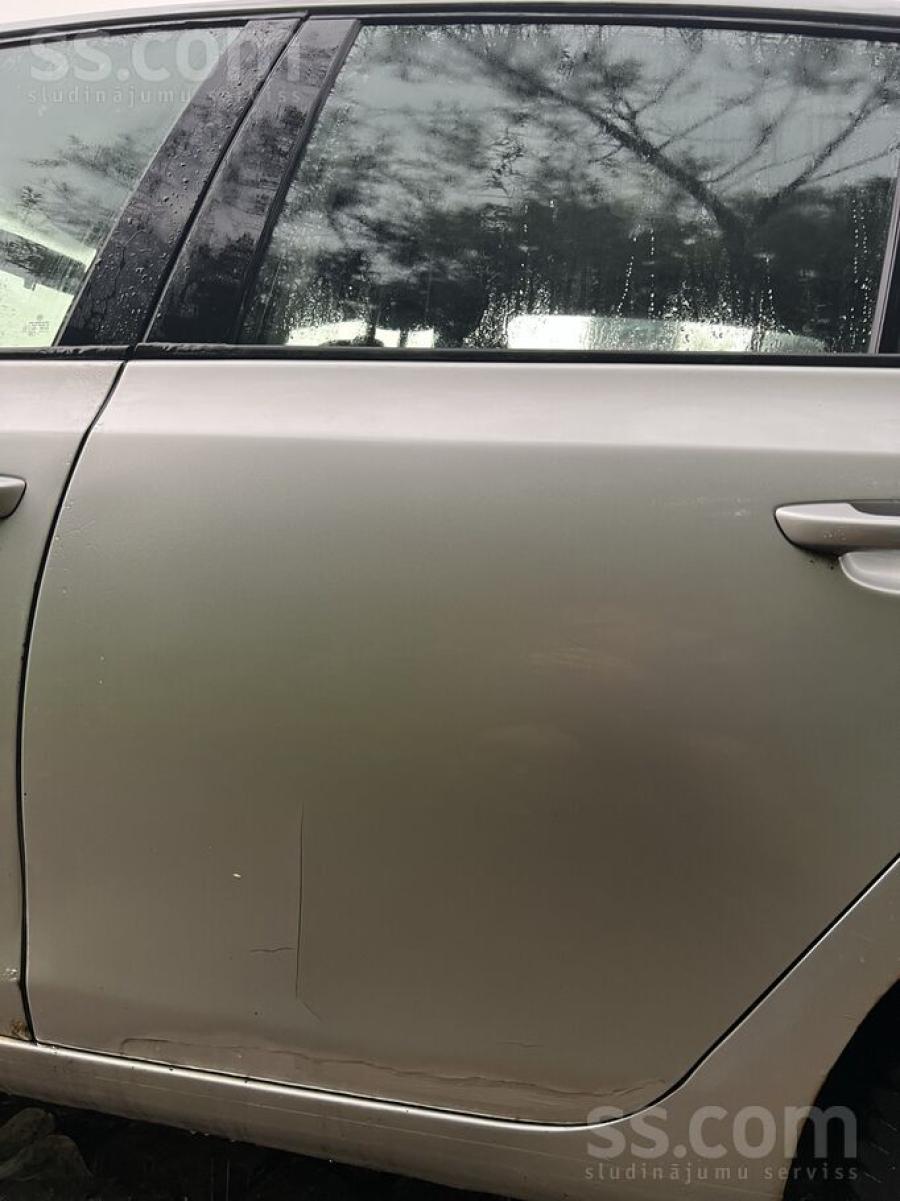 Pelēks Volkswagen Golf 2010 Rīga, ar dzinēja tilpumu 1.40 L un nobraukumu 236 tūkst. km par 2400 €, foto 7 vietnē AUTOMOTO.COM.LV