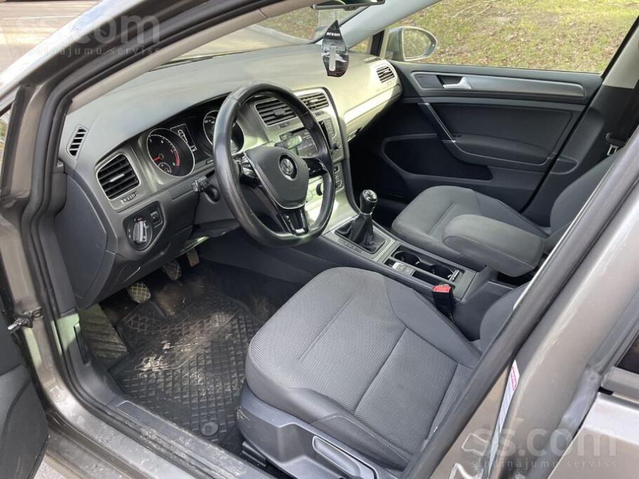 Grey Volkswagen Golf 2013 in Daugavpils, with an engine capacity of 1.60 L and mileage of 236 thousand km for 5000 €, photo 8 on AUTOMOTO.COM.LV