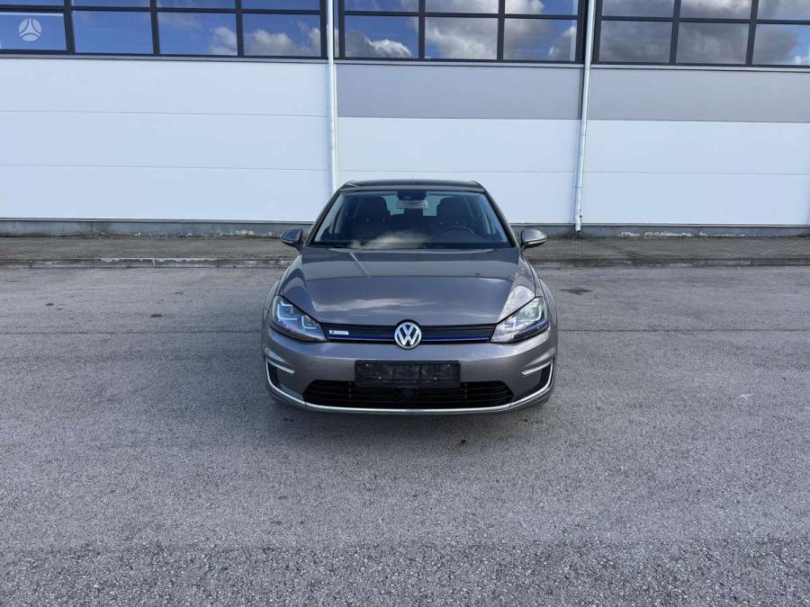 Grey Volkswagen Golf 2014 in Kaunas, with an engine capacity of 0.00 L and mileage of 168 thousand km for 7260 €, photo 3 on AUTOMOTO.COM.LV