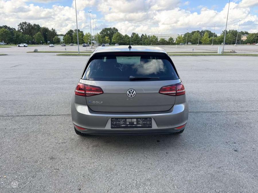 Grey Volkswagen Golf 2014 in Kaunas, with an engine capacity of 0.00 L and mileage of 168 thousand km for 7260 €, photo 6 on AUTOMOTO.COM.LV