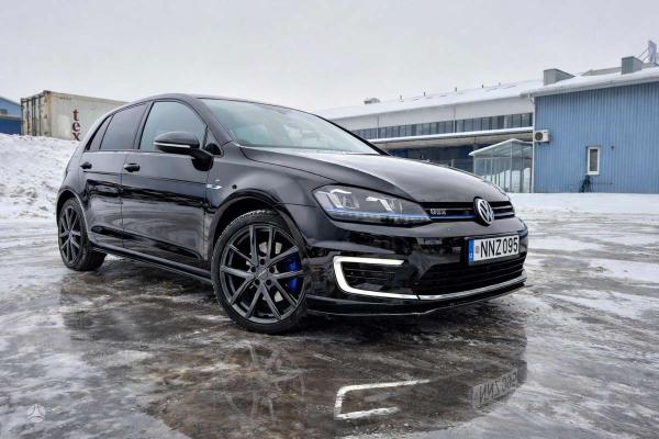 Pelēks Volkswagen Golf 2015 Viļņa, ar dzinēja tilpumu 1.40 L un nobraukumu 250 tūkst. km par 9499 €, foto 1 vietnē AUTOMOTO.COM.LV