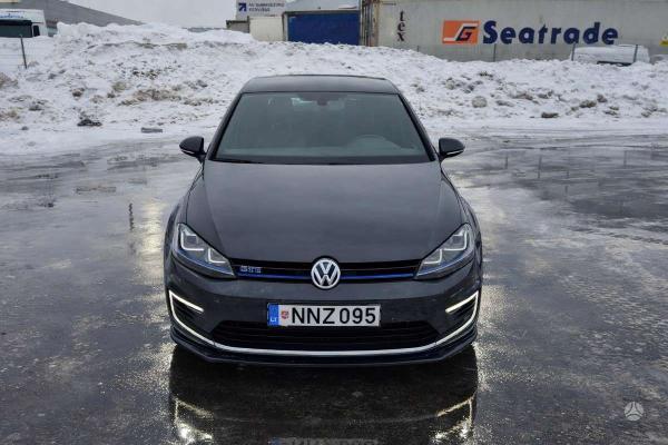 Pelēks Volkswagen Golf 2015 Viļņa, ar dzinēja tilpumu 1.40 L un nobraukumu 250 tūkst. km par 9499 €, foto 2 vietnē AUTOMOTO.COM.LV