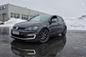 Pelēks Volkswagen Golf 2015 Viļņa, ar dzinēja tilpumu 1.40 L un nobraukumu 250 tūkst. km par 9499 €, foto 3 vietnē AUTOMOTO.COM.LV