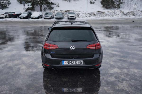 Pelēks Volkswagen Golf 2015 Viļņa, ar dzinēja tilpumu 1.40 L un nobraukumu 250 tūkst. km par 9499 €, foto 5 vietnē AUTOMOTO.COM.LV