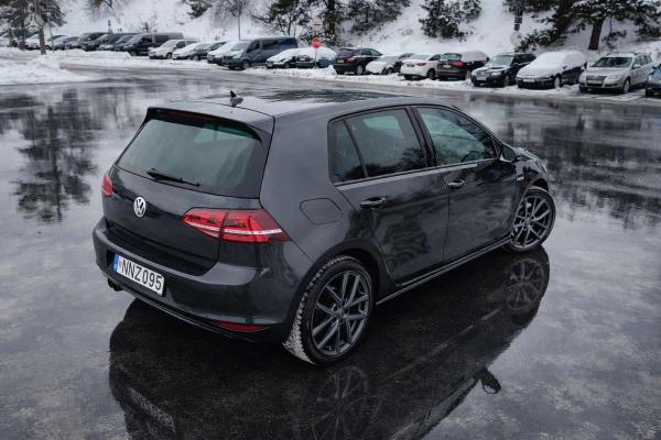 Pelēks Volkswagen Golf 2015 Viļņa, ar dzinēja tilpumu 1.40 L un nobraukumu 250 tūkst. km par 9499 €, foto 6 vietnē AUTOMOTO.COM.LV