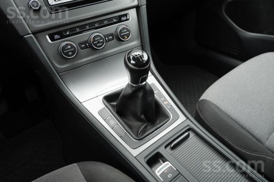 Pelēks Volkswagen Golf 2015 Rīga, ar dzinēja tilpumu 1.40 L un nobraukumu 125 tūkst. km par 7150 €, foto 13 vietnē AUTOMOTO.COM.LV