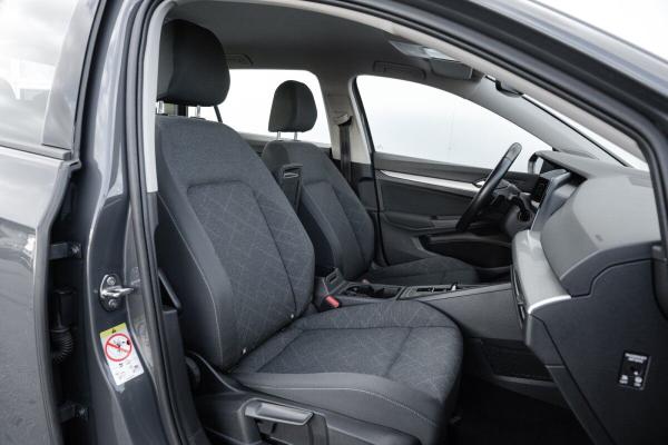 Grey Volkswagen Golf 2021 in Riga, with an engine capacity of 1.50 L and mileage of 166 thousand km for 13750 €, photo 7 on AUTOMOTO.COM.LV