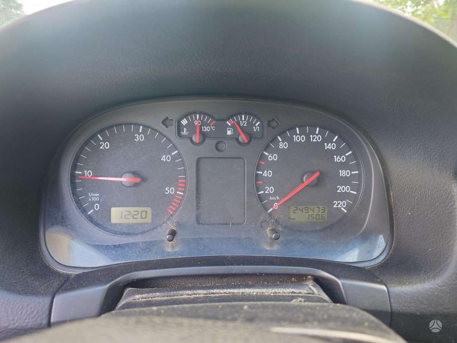 Grey Volkswagen Golf 1999 in Panevezys, with an engine capacity of 1.90 L and mileage of 249 thousand km for 750 €, photo 10 on AUTOMOTO.COM.LV