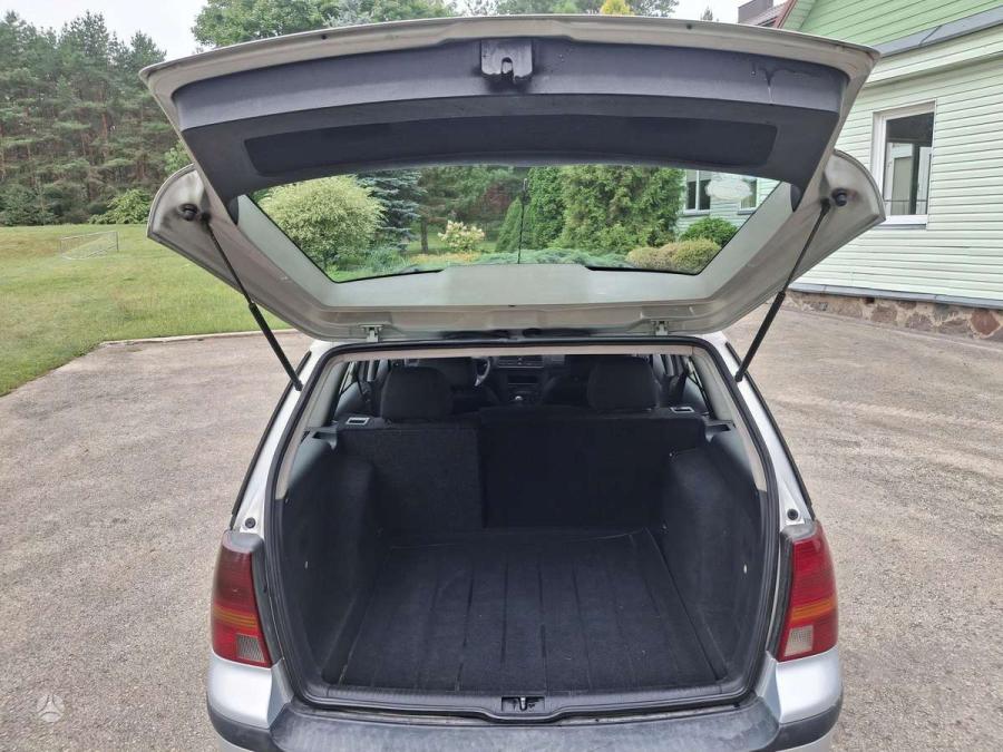 Grey Volkswagen Golf 1999 in Panevezys, with an engine capacity of 1.90 L and mileage of 303 thousand km for 2100 €, photo 6 on AUTOMOTO.COM.LV