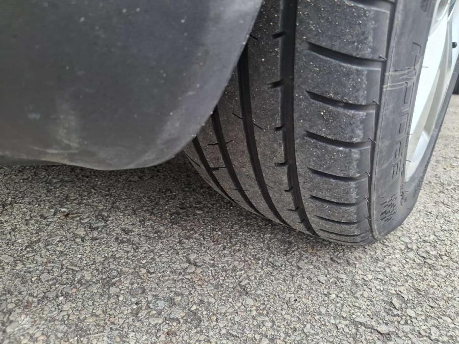 Grey Volkswagen Golf 1999 in Panevezys, with an engine capacity of 1.90 L and mileage of 303 thousand km for 2100 €, photo 15 on AUTOMOTO.COM.LV