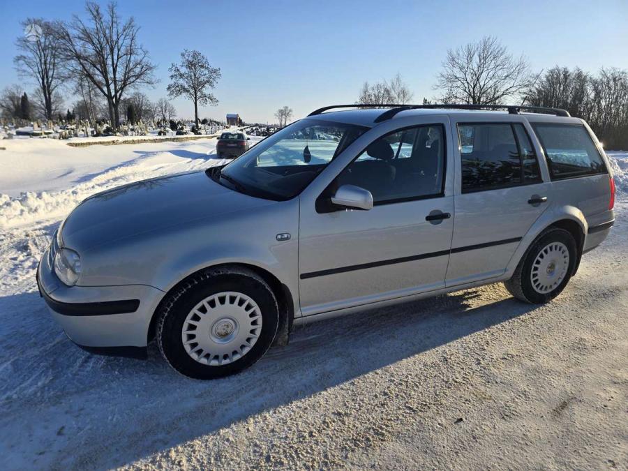 Grey Volkswagen Golf 2000 in Raseiniai, with an engine capacity of 1.40 L and mileage of 235 thousand km for 950 €, photo 1 on AUTOMOTO.COM.LV