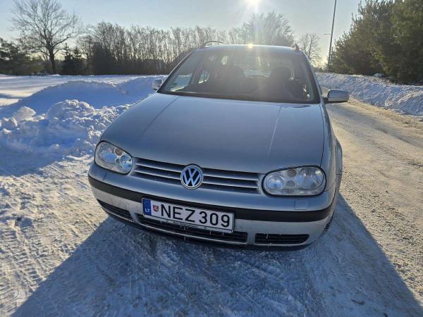 Grey Volkswagen Golf 2000 in Raseiniai, with an engine capacity of 1.40 L and mileage of 235 thousand km for 950 €, photo 3 on AUTOMOTO.COM.LV