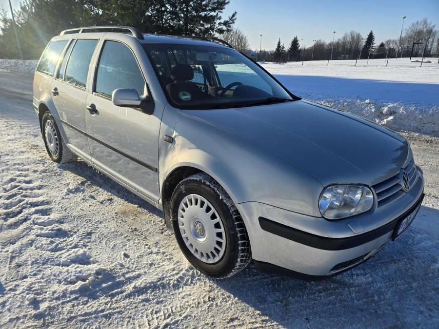 Grey Volkswagen Golf 2000 in Raseiniai, with an engine capacity of 1.40 L and mileage of 235 thousand km for 950 €, photo 4 on AUTOMOTO.COM.LV