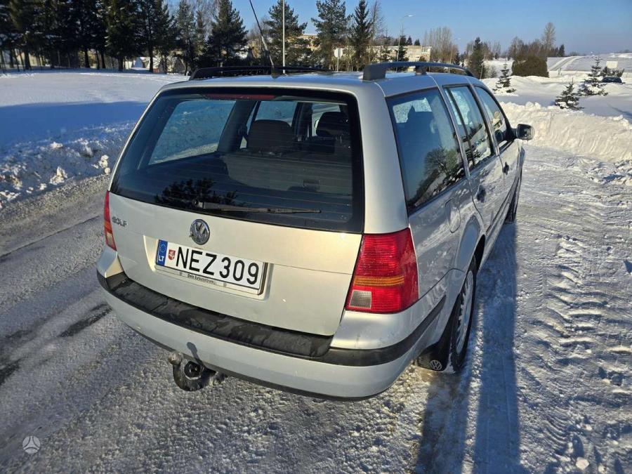Grey Volkswagen Golf 2000 in Raseiniai, with an engine capacity of 1.40 L and mileage of 235 thousand km for 950 €, photo 8 on AUTOMOTO.COM.LV