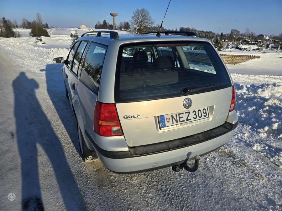 Grey Volkswagen Golf 2000 in Raseiniai, with an engine capacity of 1.40 L and mileage of 235 thousand km for 950 €, photo 9 on AUTOMOTO.COM.LV