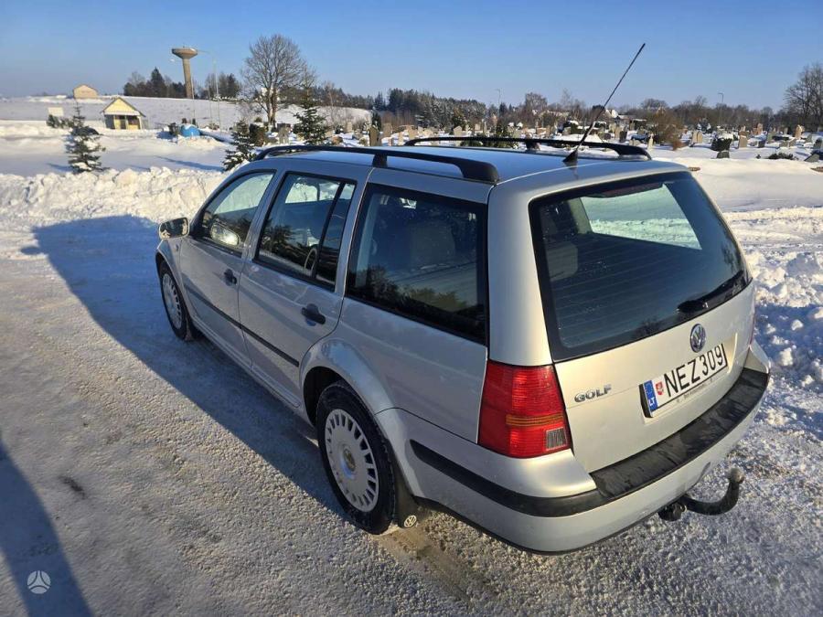 Grey Volkswagen Golf 2000 in Raseiniai, with an engine capacity of 1.40 L and mileage of 235 thousand km for 950 €, photo 10 on AUTOMOTO.COM.LV