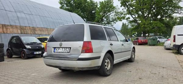 Grey Volkswagen Golf 2000 in Valmiera, with an engine capacity of 1.60 L and mileage of 277 thousand km for 500 €, photo 3 on AUTOMOTO.COM.LV