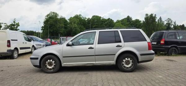 Grey Volkswagen Golf 2000 in Valmiera, with an engine capacity of 1.60 L and mileage of 277 thousand km for 500 €, photo 5 on AUTOMOTO.COM.LV