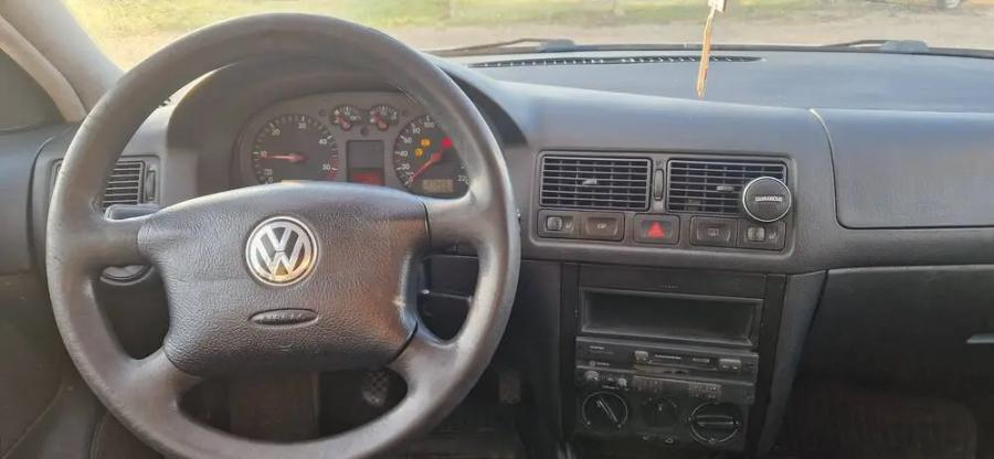 Grey Volkswagen Golf 2000 in Daugavpils, with an engine capacity of 1.90 L and mileage of 379 thousand km for 1050 €, photo 13 on AUTOMOTO.COM.LV