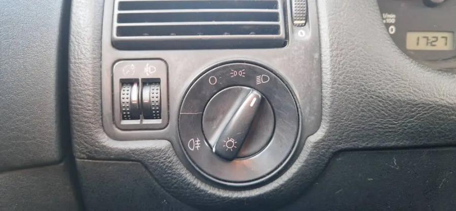 Grey Volkswagen Golf 2000 in Daugavpils, with an engine capacity of 1.90 L and mileage of 379 thousand km for 1050 €, photo 16 on AUTOMOTO.COM.LV