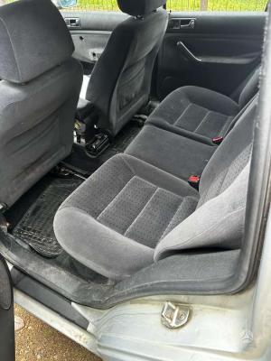 Grey Volkswagen Golf 2000 in Vilnius, with an engine capacity of 1.90 L and mileage of 372 thousand km for 390 €, photo 8 on AUTOMOTO.COM.LV