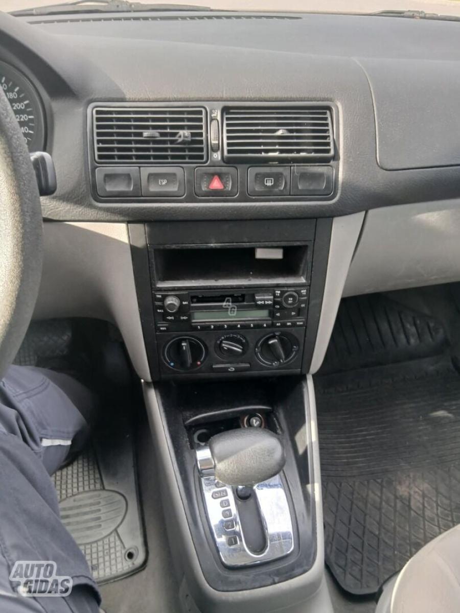 Grey Volkswagen Golf 2000 in Kaunas, with an engine capacity of 1.60 L and mileage of 181 thousand km for 1200 €, photo 13 on AUTOMOTO.COM.LV