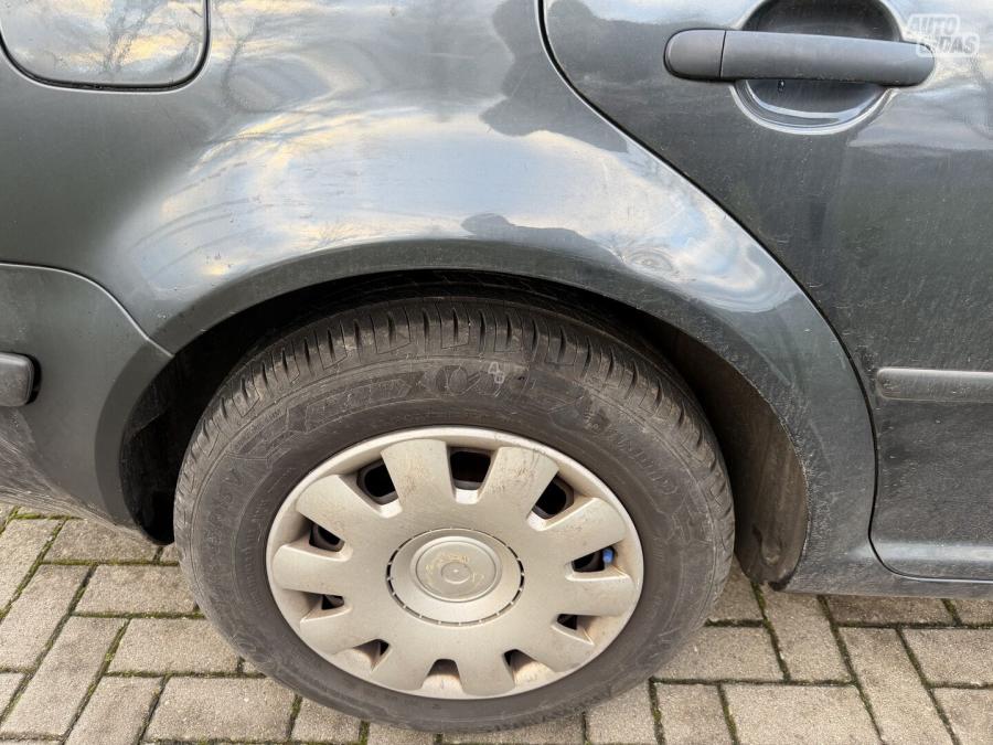 Grey Volkswagen Golf 2001 in Vilnius, with an engine capacity of 1.90 L and mileage of 330 thousand km for 1300 €, photo 21 on AUTOMOTO.COM.LV