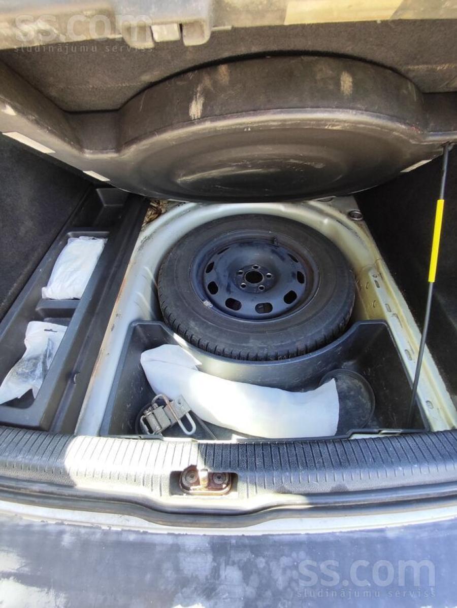 Pelēks Volkswagen Golf 2001 Rīga, ar dzinēja tilpumu 1.90 L un nobraukumu 415 tūkst. km par 1050 €, foto 18 vietnē AUTOMOTO.COM.LV