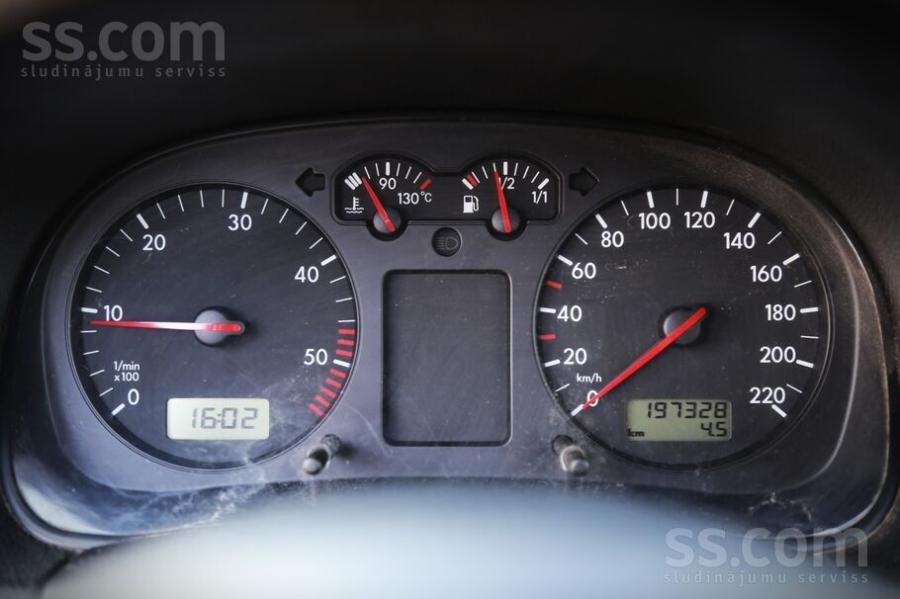 Pelēks Volkswagen Golf 2001 Ogre, ar dzinēja tilpumu 1.90 L un nobraukumu 199 tūkst. km par 2350 €, foto 13 vietnē AUTOMOTO.COM.LV