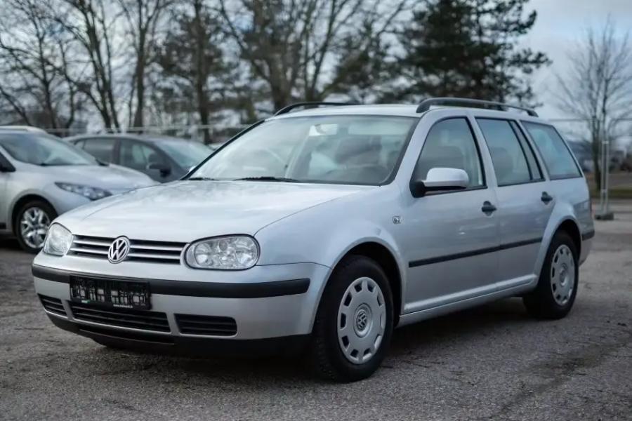 Grey Volkswagen Golf 2001 in Liepaja, with an engine capacity of 1.60 L and mileage of 206 thousand km for 2650 €, photo 1 on AUTOMOTO.COM.LV