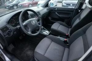 Grey Volkswagen Golf 2001 in Liepaja, with an engine capacity of 1.60 L and mileage of 206 thousand km for 2650 €, photo 9 on AUTOMOTO.COM.LV