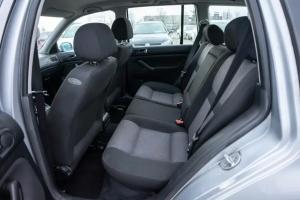 Grey Volkswagen Golf 2001 in Liepaja, with an engine capacity of 1.60 L and mileage of 206 thousand km for 2650 €, photo 10 on AUTOMOTO.COM.LV