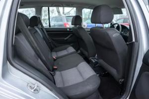 Grey Volkswagen Golf 2001 in Liepaja, with an engine capacity of 1.60 L and mileage of 206 thousand km for 2650 €, photo 12 on AUTOMOTO.COM.LV