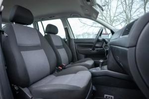 Grey Volkswagen Golf 2001 in Liepaja, with an engine capacity of 1.60 L and mileage of 206 thousand km for 2650 €, photo 13 on AUTOMOTO.COM.LV