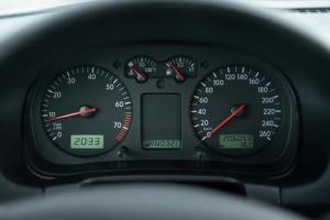 Grey Volkswagen Golf 2001 in Liepaja, with an engine capacity of 1.60 L and mileage of 206 thousand km for 2650 €, photo 14 on AUTOMOTO.COM.LV