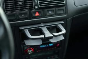 Grey Volkswagen Golf 2001 in Liepaja, with an engine capacity of 1.60 L and mileage of 206 thousand km for 2650 €, photo 20 on AUTOMOTO.COM.LV