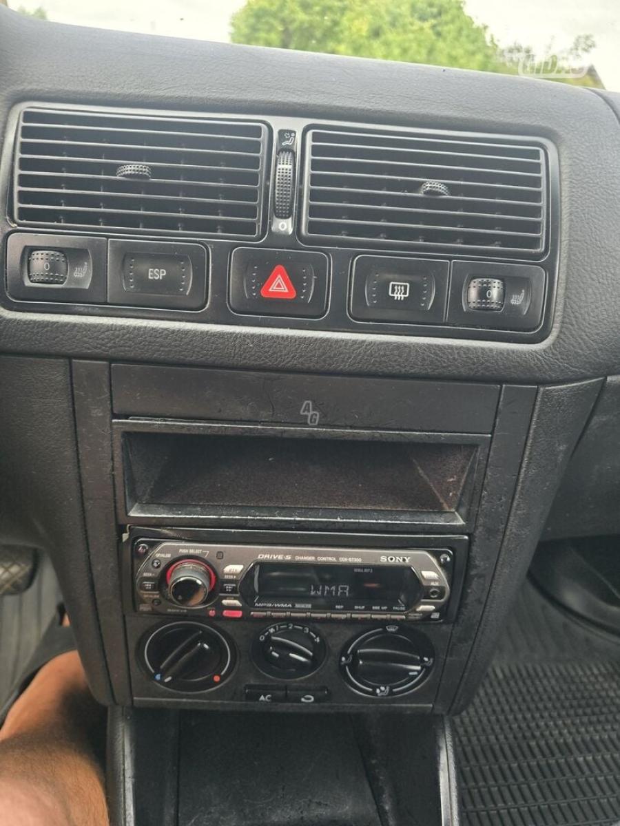 Pelēks Volkswagen Golf 2001 Jurbarkas, ar dzinēja tilpumu 1.90 L un nobraukumu 320 tūkst. km par 1450 €, foto 10 vietnē AUTOMOTO.COM.LV