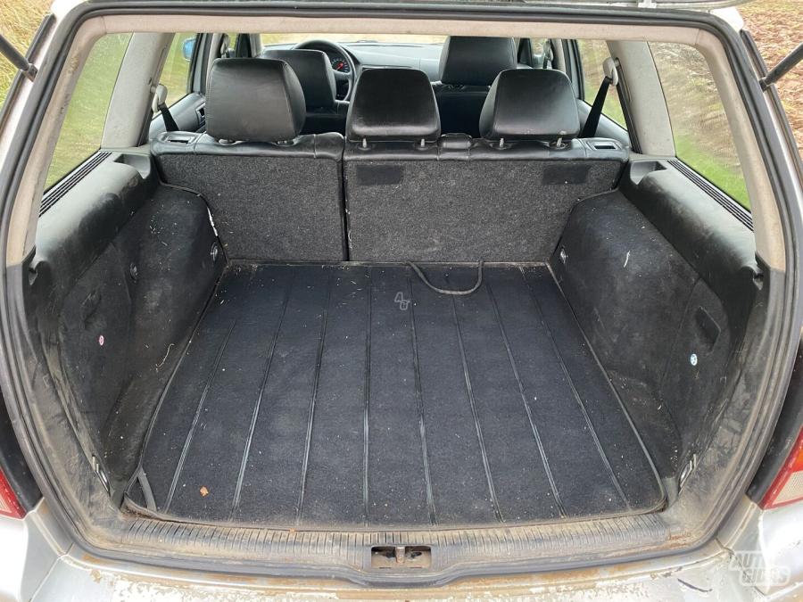 Pelēks Volkswagen Golf 2001 Prienai, ar dzinēja tilpumu 1.90 L un nobraukumu 360 tūkst. km par 999 €, foto 13 vietnē AUTOMOTO.COM.LV