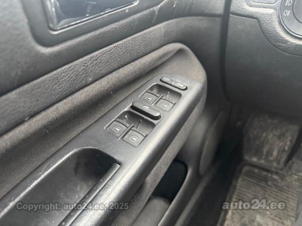 Pelēks Volkswagen Golf 2002 Tallina, ar dzinēja tilpumu 2.00 L un nobraukumu 250 tūkst. km par 699 €, foto 11 vietnē AUTOMOTO.COM.LV